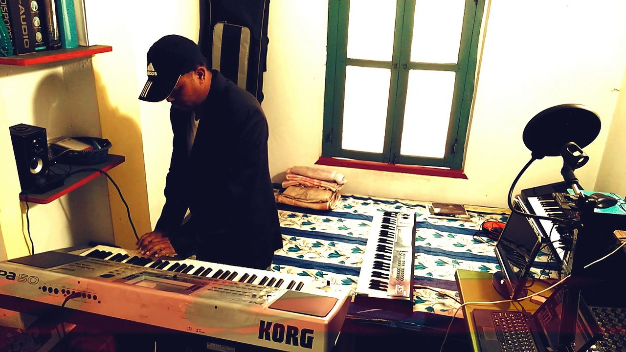 Aye mere hum safar. ..Only instrumental covered by Mr Manab - video Dailymotion