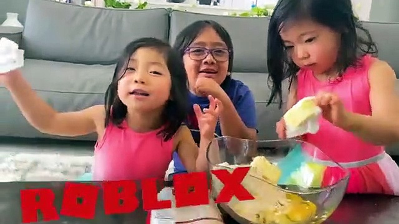 Who Knows Ryan better Emma or Kate while making DIY Satisfying Slime ...