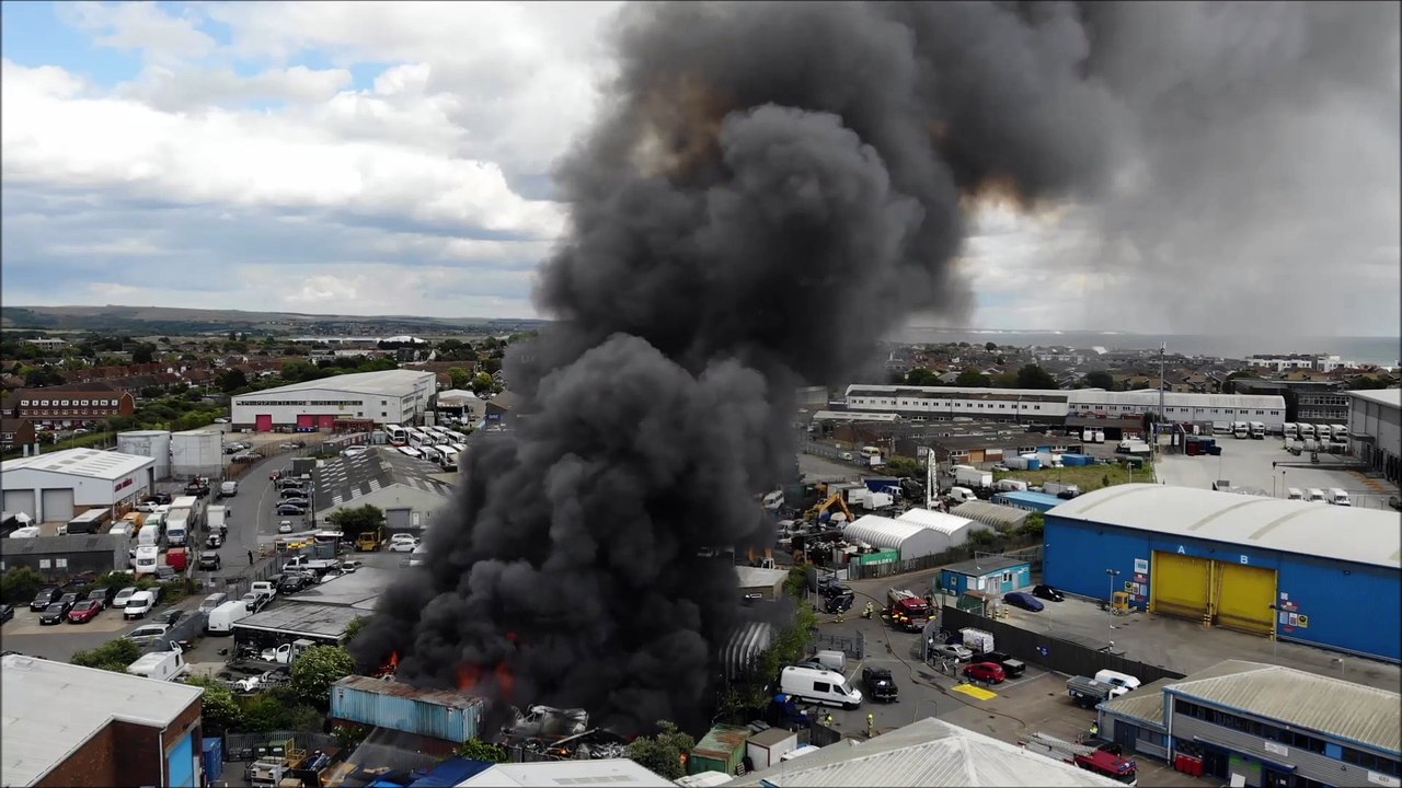 Lancing Business Park fire - video Dailymotion