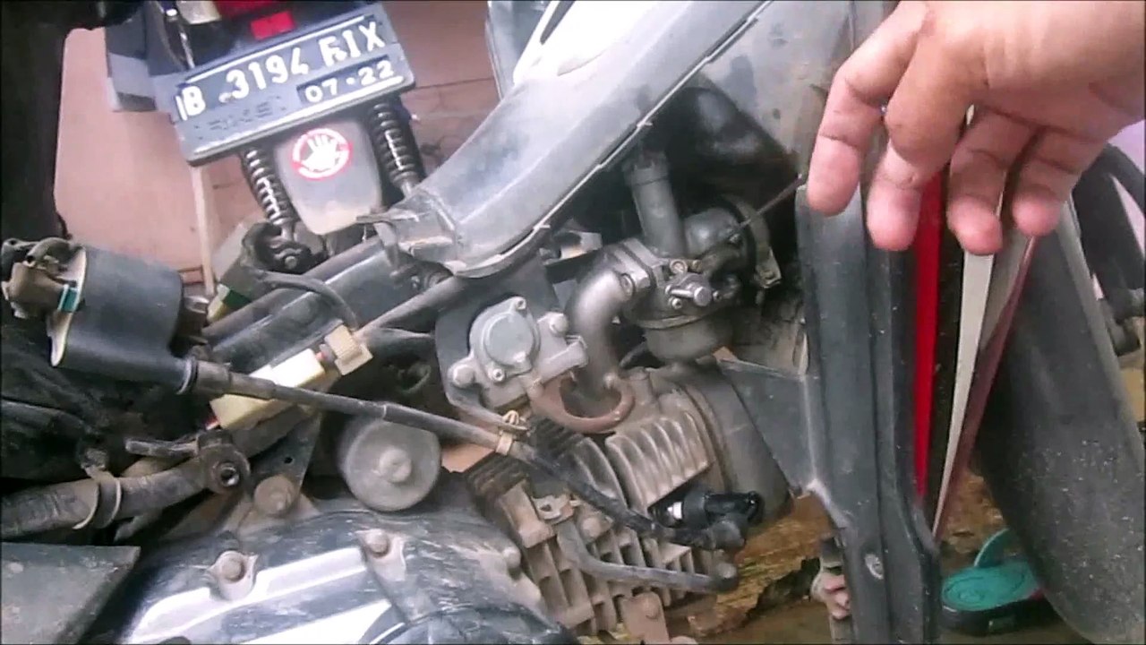 solusi perbaikan knalpot motor berasap hitam dan bau bensin - Video ...