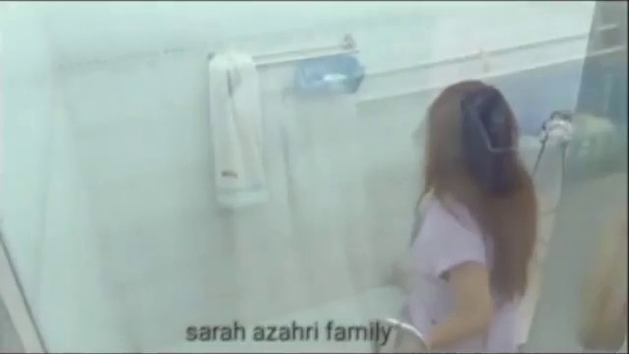 Ngintip Rahma Azhari Mandi Yok bersama saya Sarah Azhari - Video Dailymotion