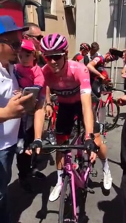 Giro d'Italia - La maglia rosa Rohan Dennis alla partenza della quarta ...