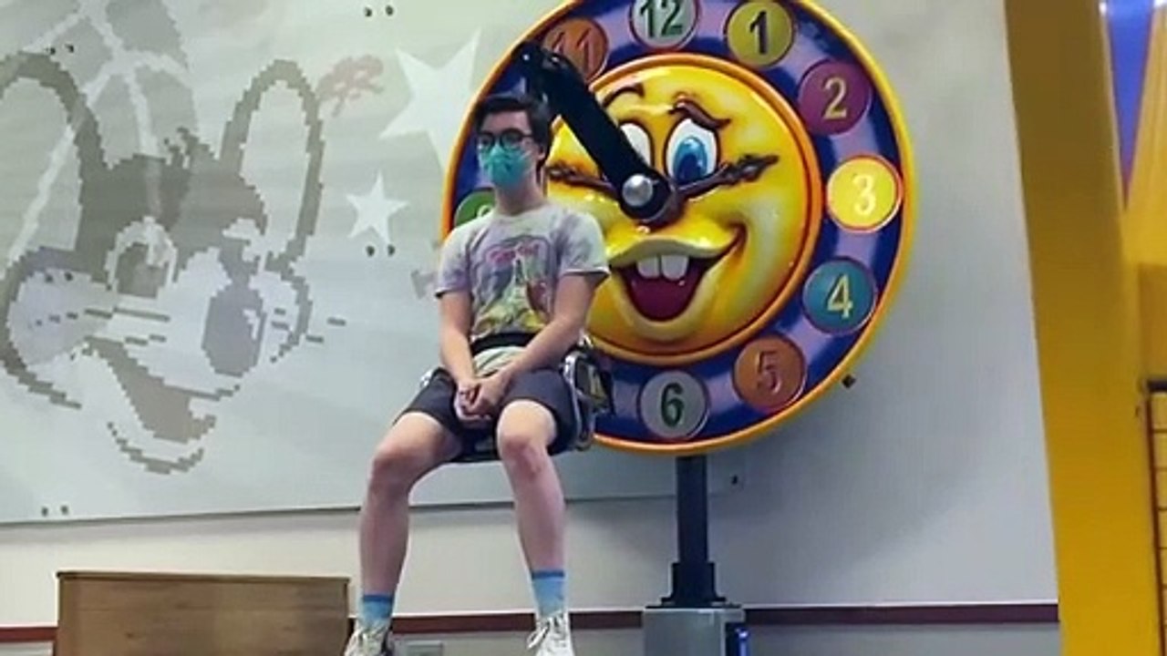 Chuck E. Cheese Ride Breaks Mid-Ride - video Dailymotion