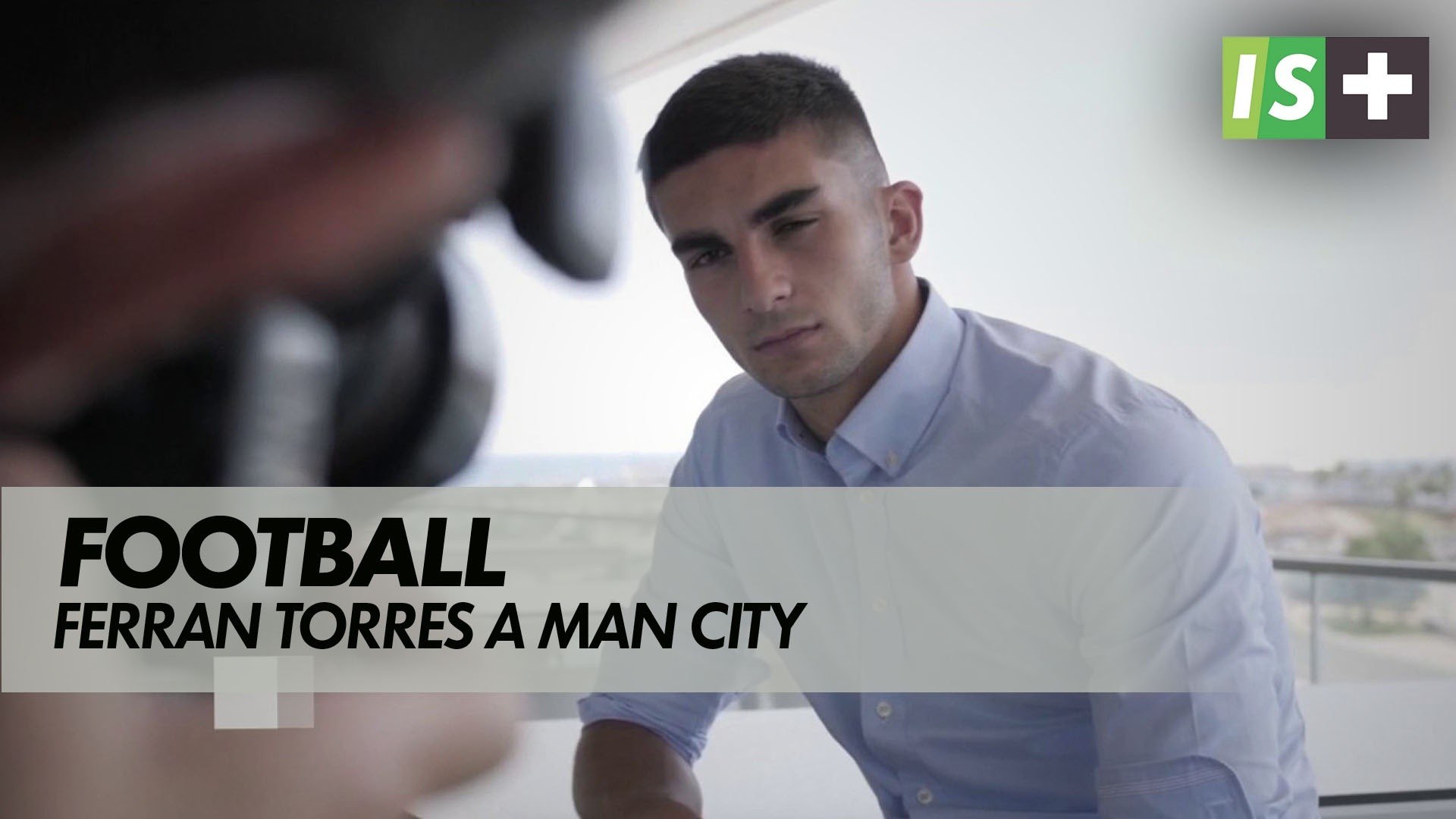 Ferran Torres arrive à Manchester City