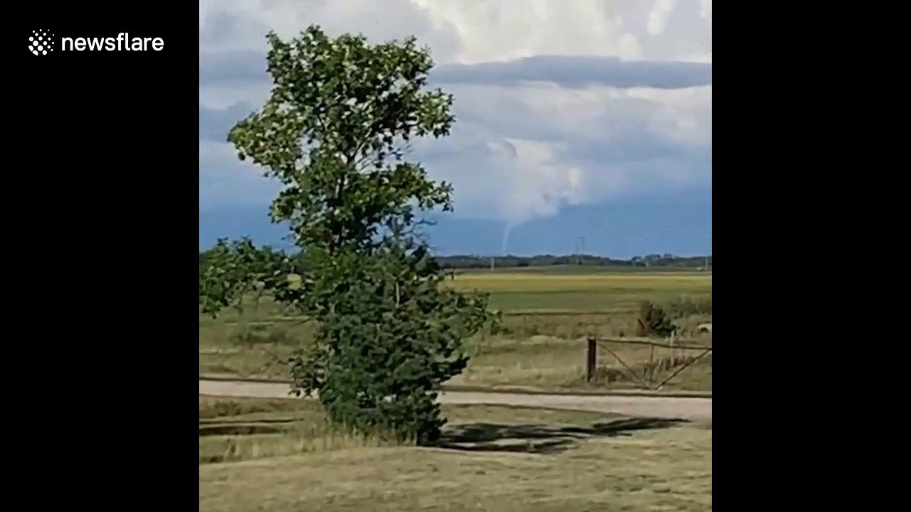 Tornado touches down in western Canada - video Dailymotion