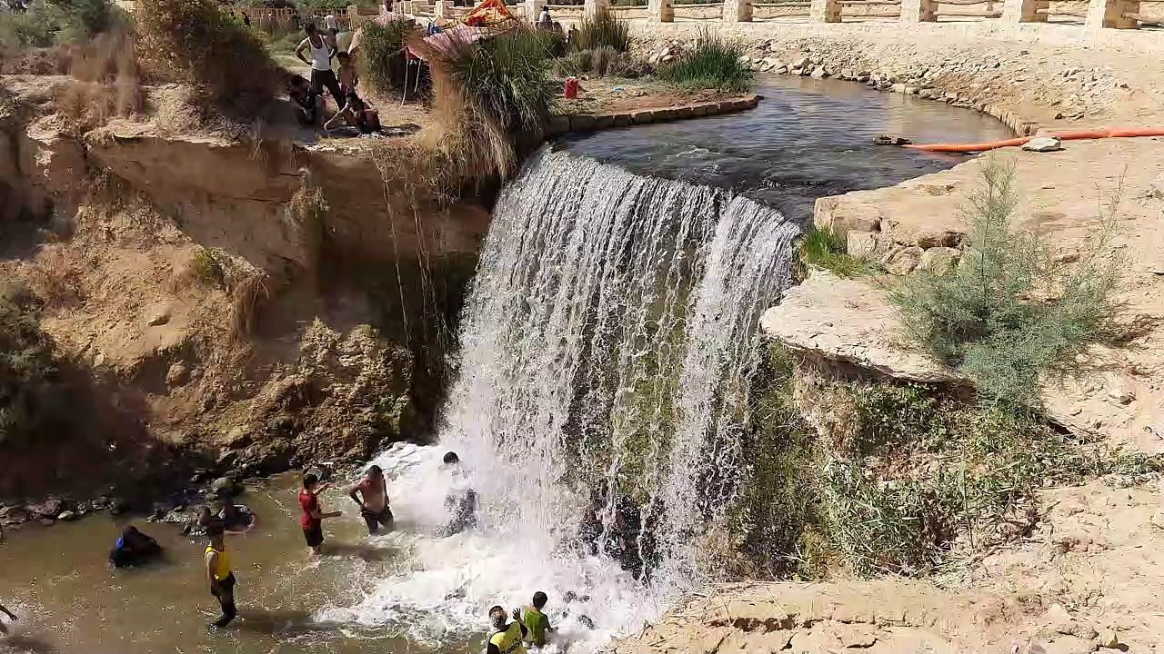 Egyptian Famous Waterfall Of Wadi El Rayan - video Dailymotion
