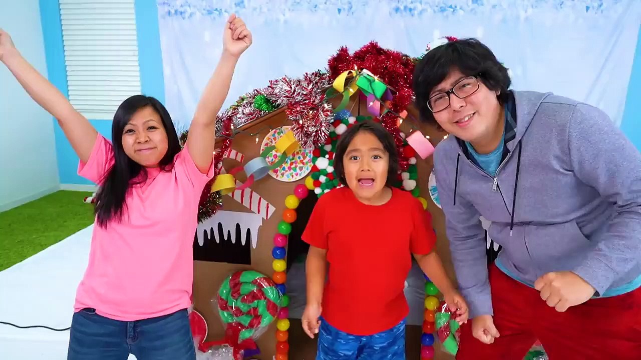 Ryan DIY Giant Gingerbread House Pretend Play Box Fort!!!! - video ...