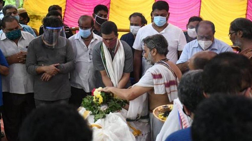 ఎస్పీ బాలు ఇంటికి పోటెత్తిన జనం - ఫాంహౌస్‌కు పార్థివ దేహం తరలింపు ...