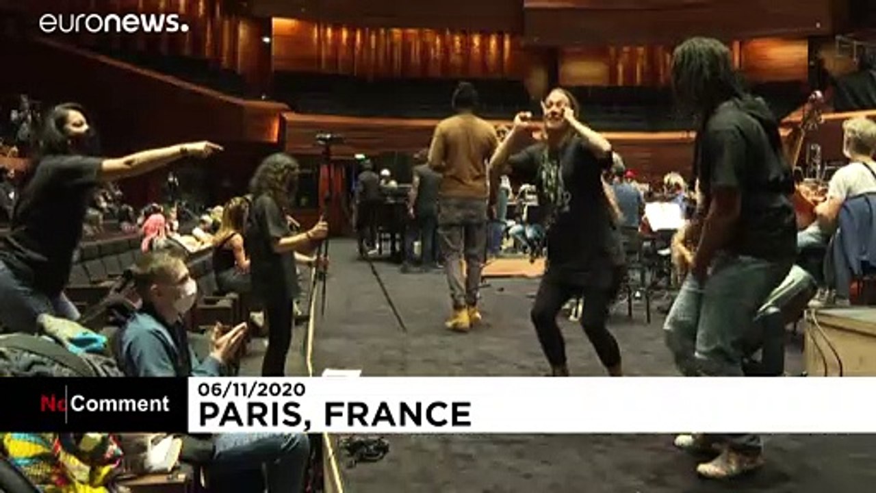 Sign language interpreters take on hip hop in Paris - video Dailymotion