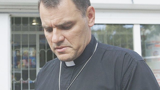 Almost Holy | Schauspieler & Crew | Moviepilot.de