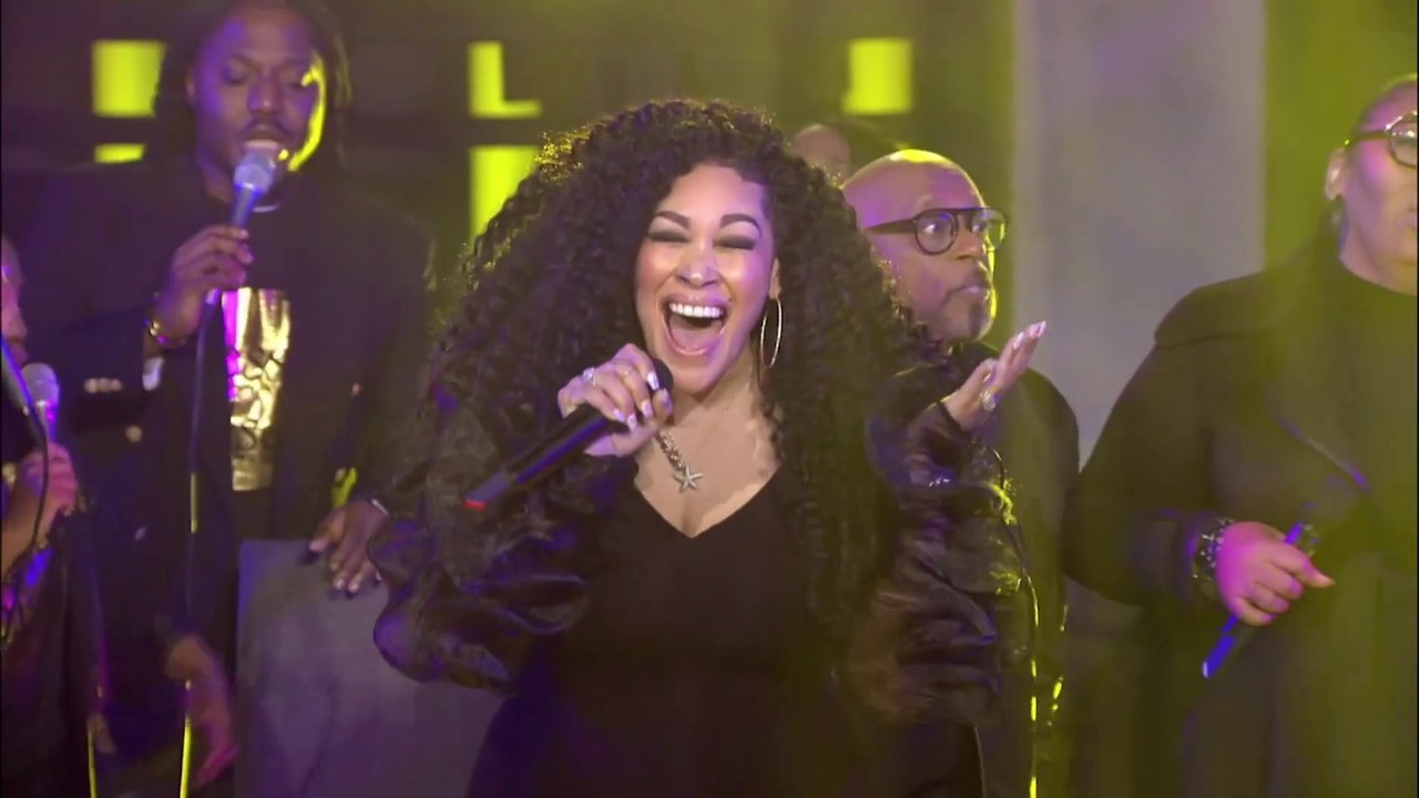 Kurt Carr & the Kurt Carr Singers + KeKe Wyatt - Bless Somebody Else ...