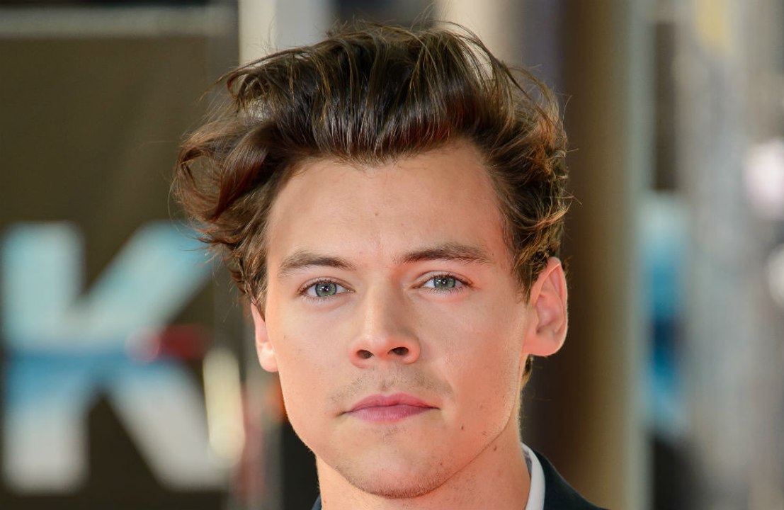 Harry Styles spotted back on set of Don't Worry Darling - video Dailymotion