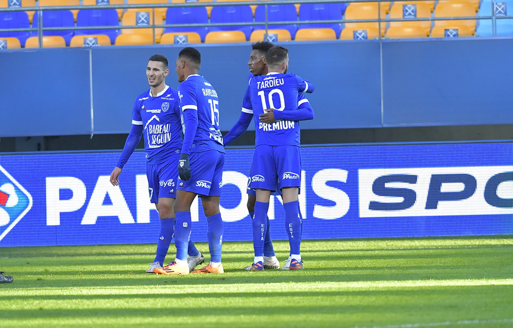 ESTAC 2-1 Paris FC Résumé du match