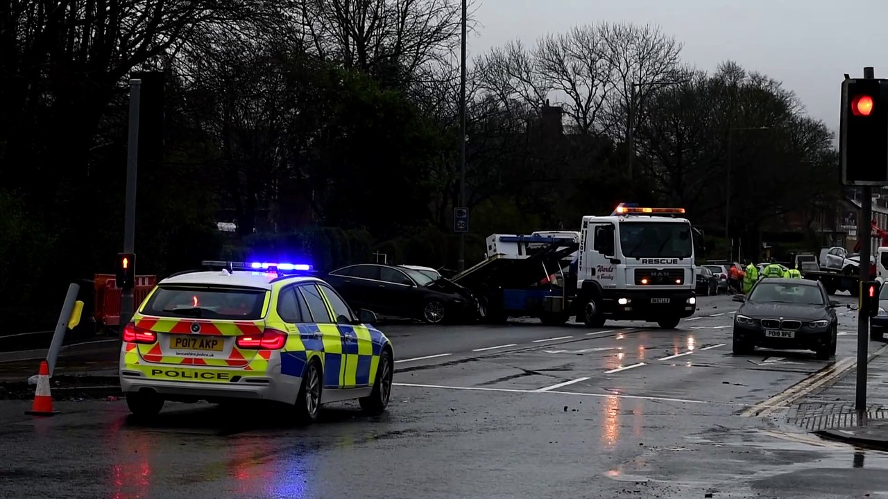 Scene of accident on Colne Road, Burnley - video Dailymotion