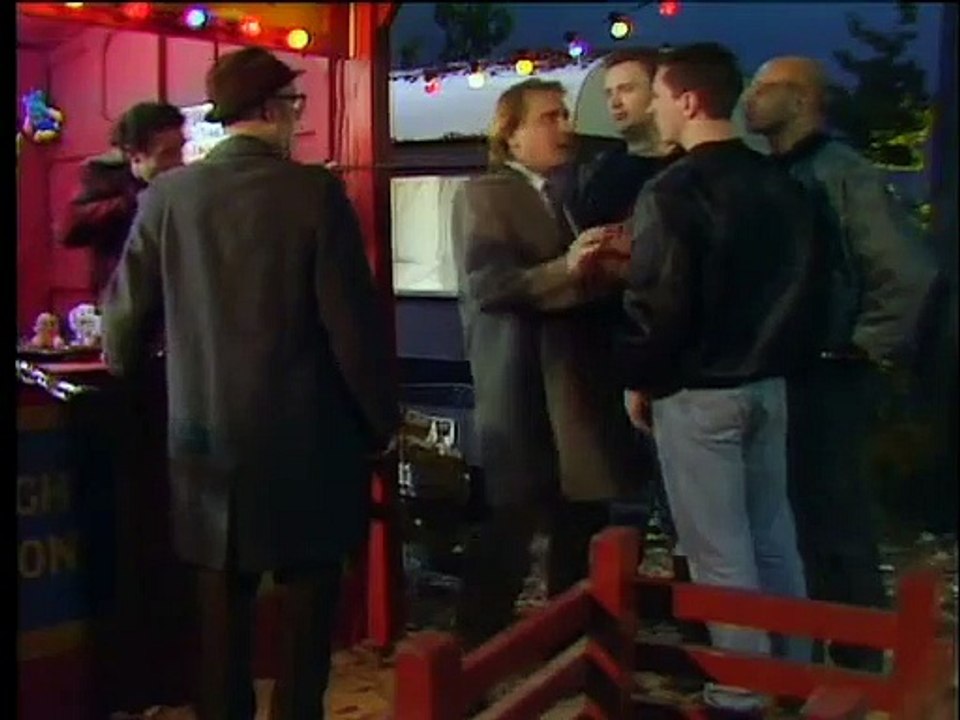 Bottom S1 E4 Apocalypse - video Dailymotion