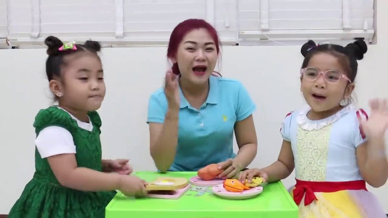 Suri & Annie Pretend Play with Cooking Kitchen Toys for Kids - video ...