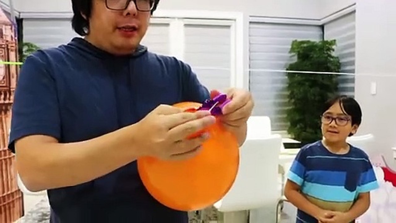 How to make a balloon Rocket Race Easy DIY Experiment for Kids ...