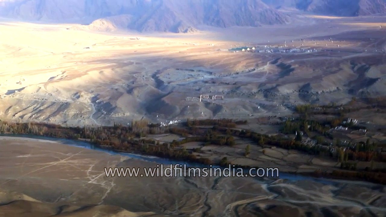 Aerial footage of Indus river - origin of India's name - video Dailymotion