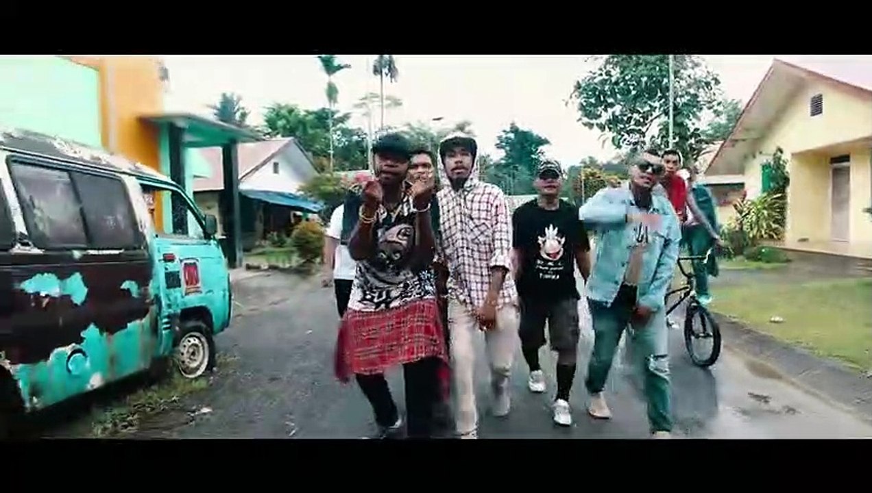 Hip hop Indonesia timur - Adil kah - Tegur pemerintah - Video Dailymotion