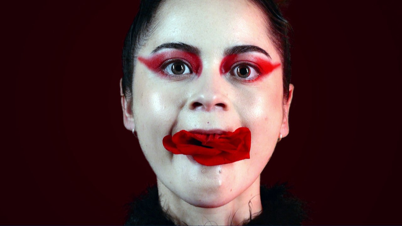 Tracy De Sá - In Between (Official Video) - video Dailymotion