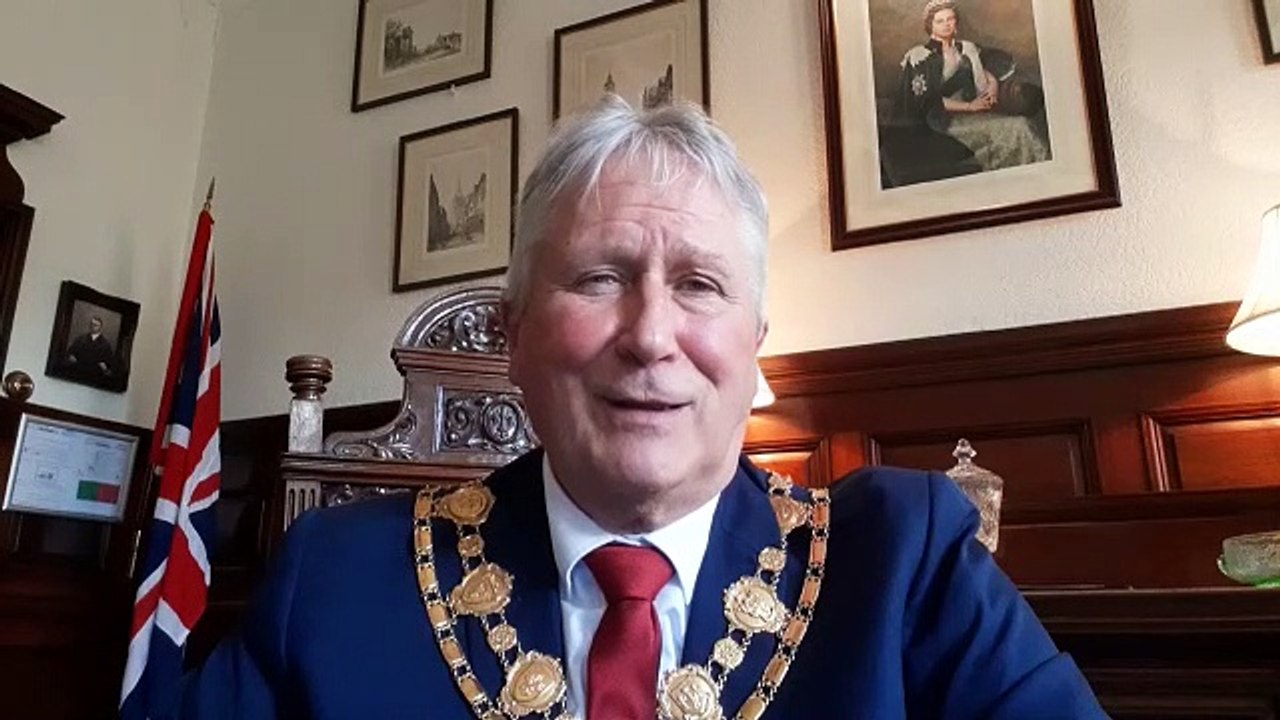 Mayor of Wakefield says thanks to supermarket staff - video Dailymotion