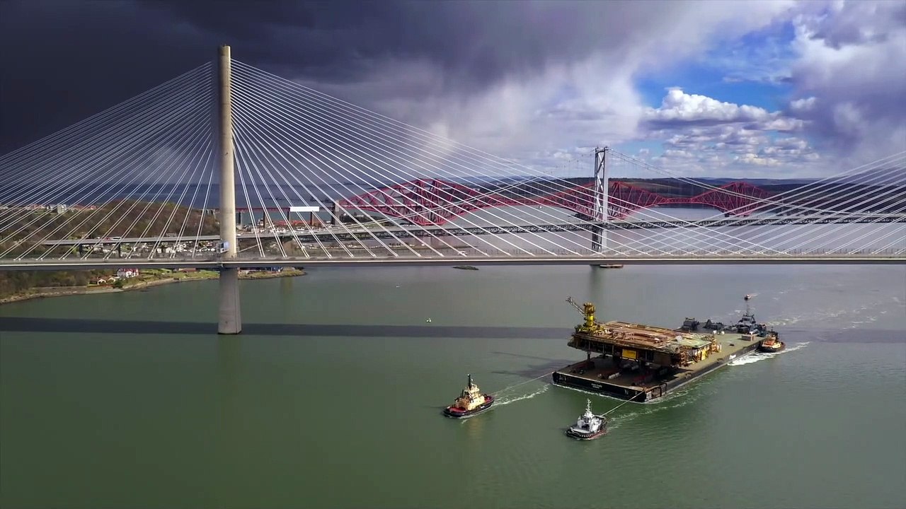 Iron Lady barge with its cargo of a topside drilling platform heading ...