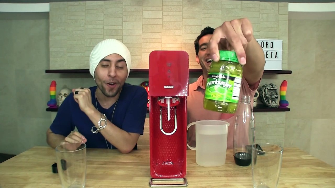 Creando Sodas de Sabores Extraños!!! (wasabi, leche, vodka, pepinillos ...