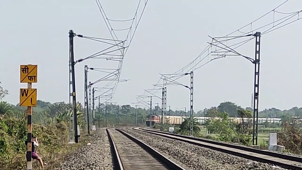 Kishan Rail Special II Led by WAP 4 locomotive a high capacity parcel ...