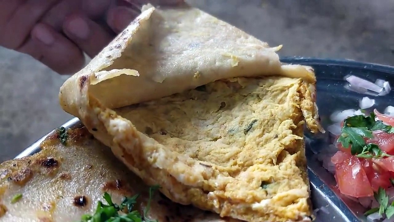 EGG STUFFED PARATHA | Anda Wala Paratha | Indian Street Food - video ...