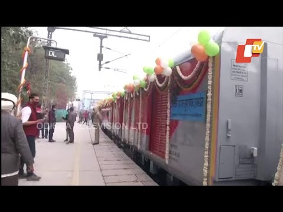 Passengers Of New Train Connecting Kevadia Thank PM Modi - video ...
