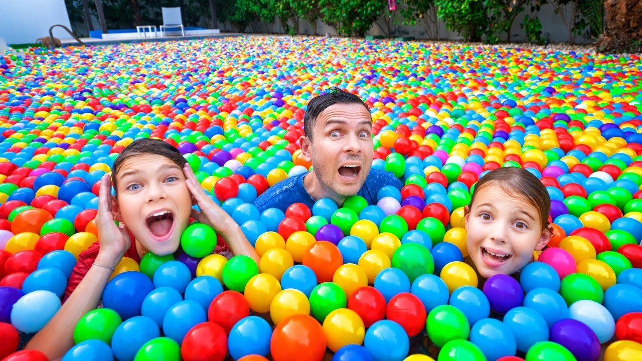 Ball Pit Pool Challenge Full Of 30,000 Colorful Ball Pall Pit Balls ...