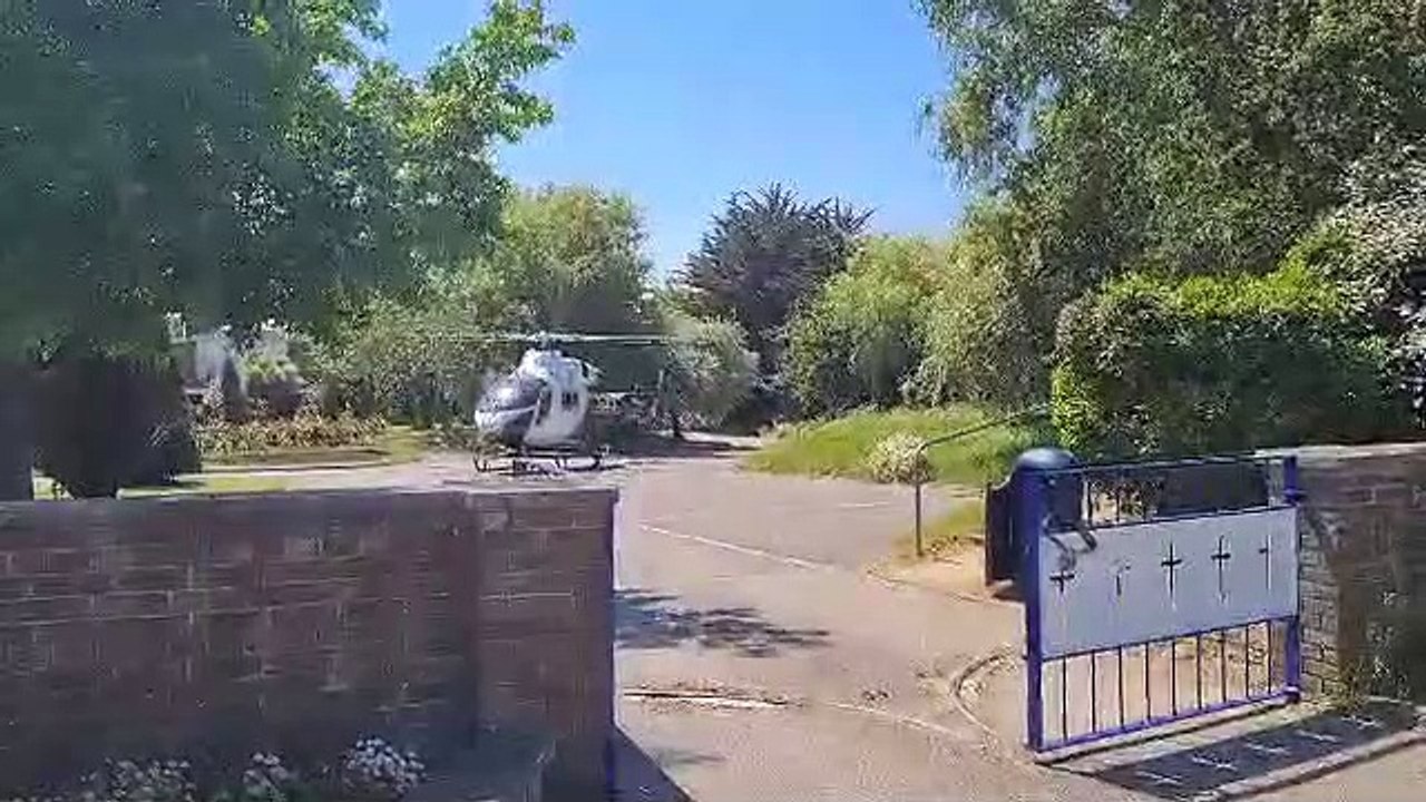 Air ambulance lands in Langney Cemetery - video Dailymotion