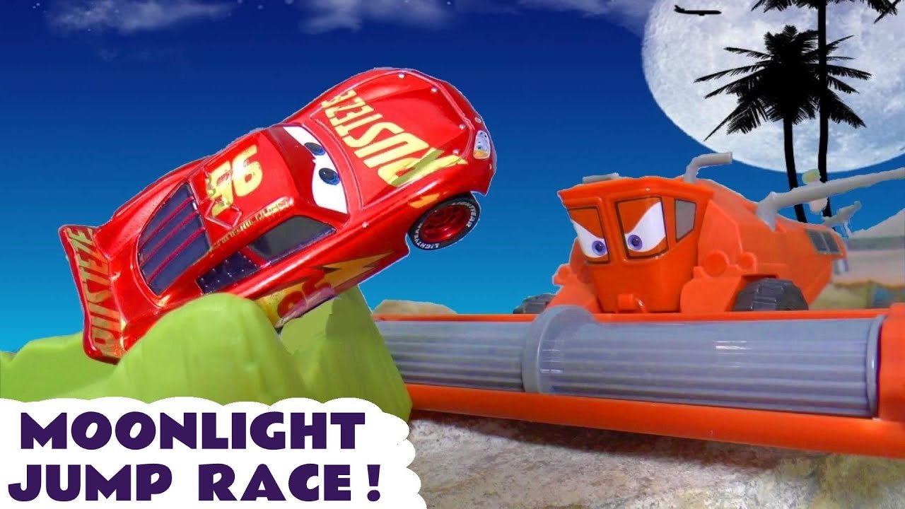 Cars 3 Lightning McQueen in Moonlight Jump Funlings Race Farthest Wins ...