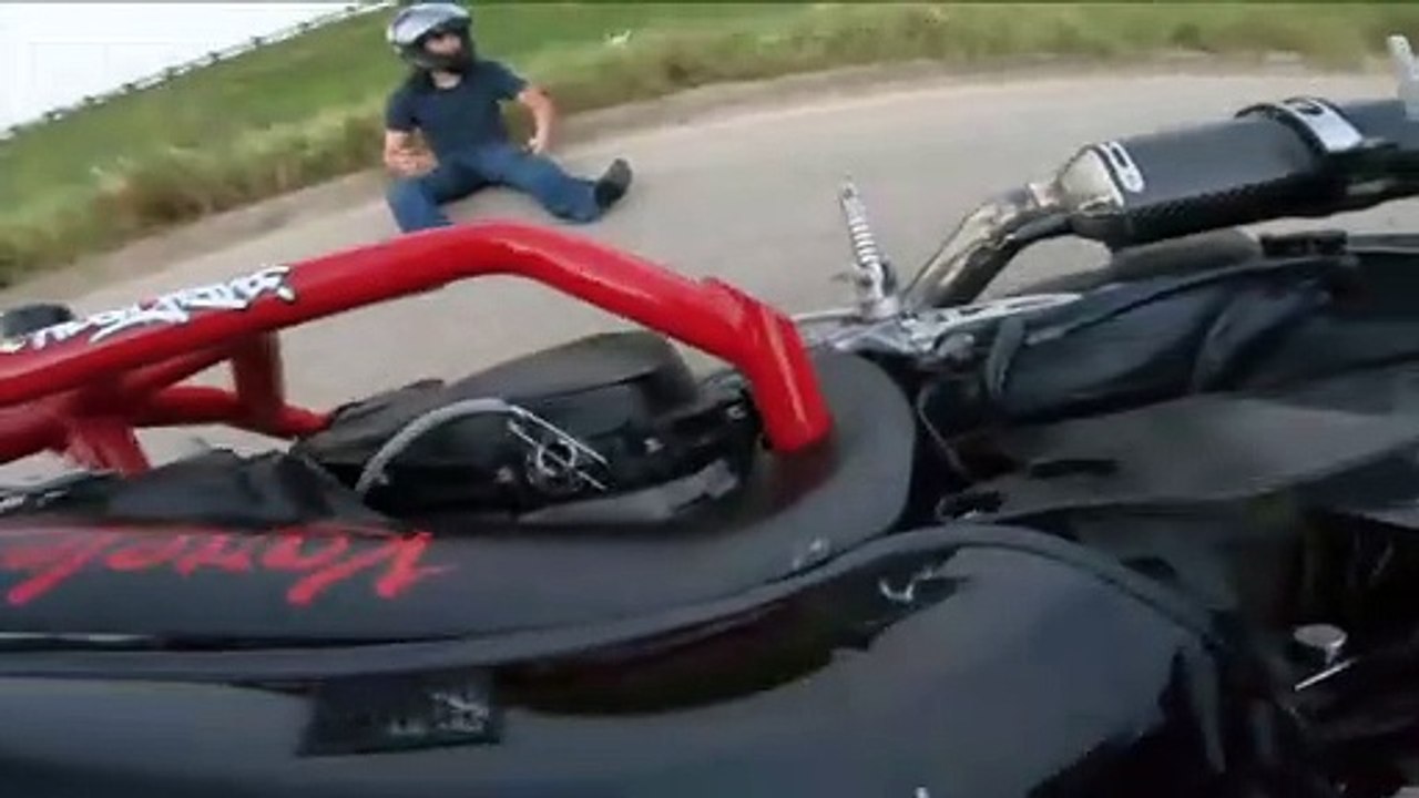 Brake Mishap Causes Motorcycle Front Flip - video Dailymotion