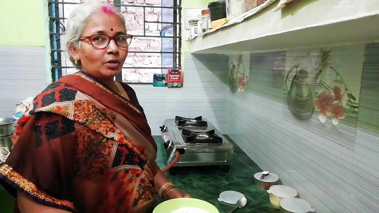 Shakkar pare recipe | शक्कर पारे बनाने की विधि | Kitchen wali - video ...