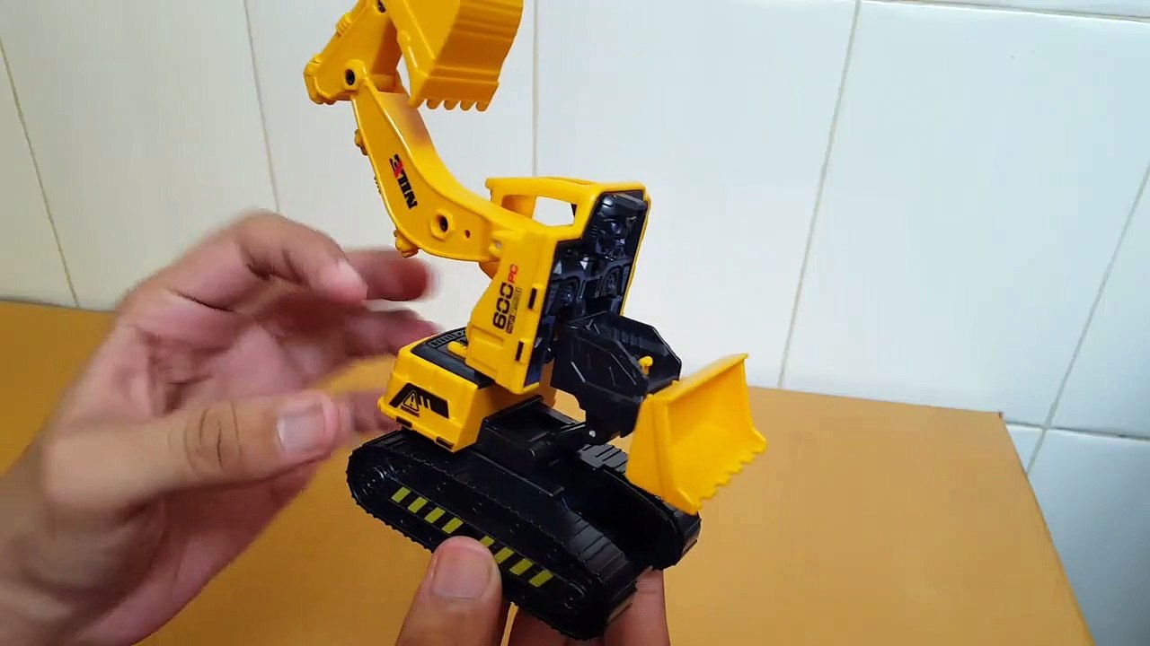 Unboxing and Review of Transformer Truck Exclusive JCB Construction ...