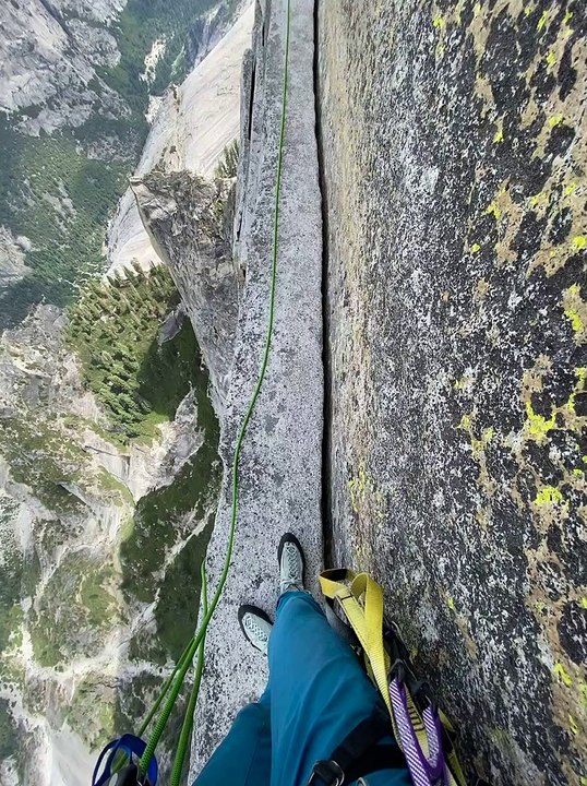 Walking the Plank on Half Dome's Thank God Ledge - video Dailymotion