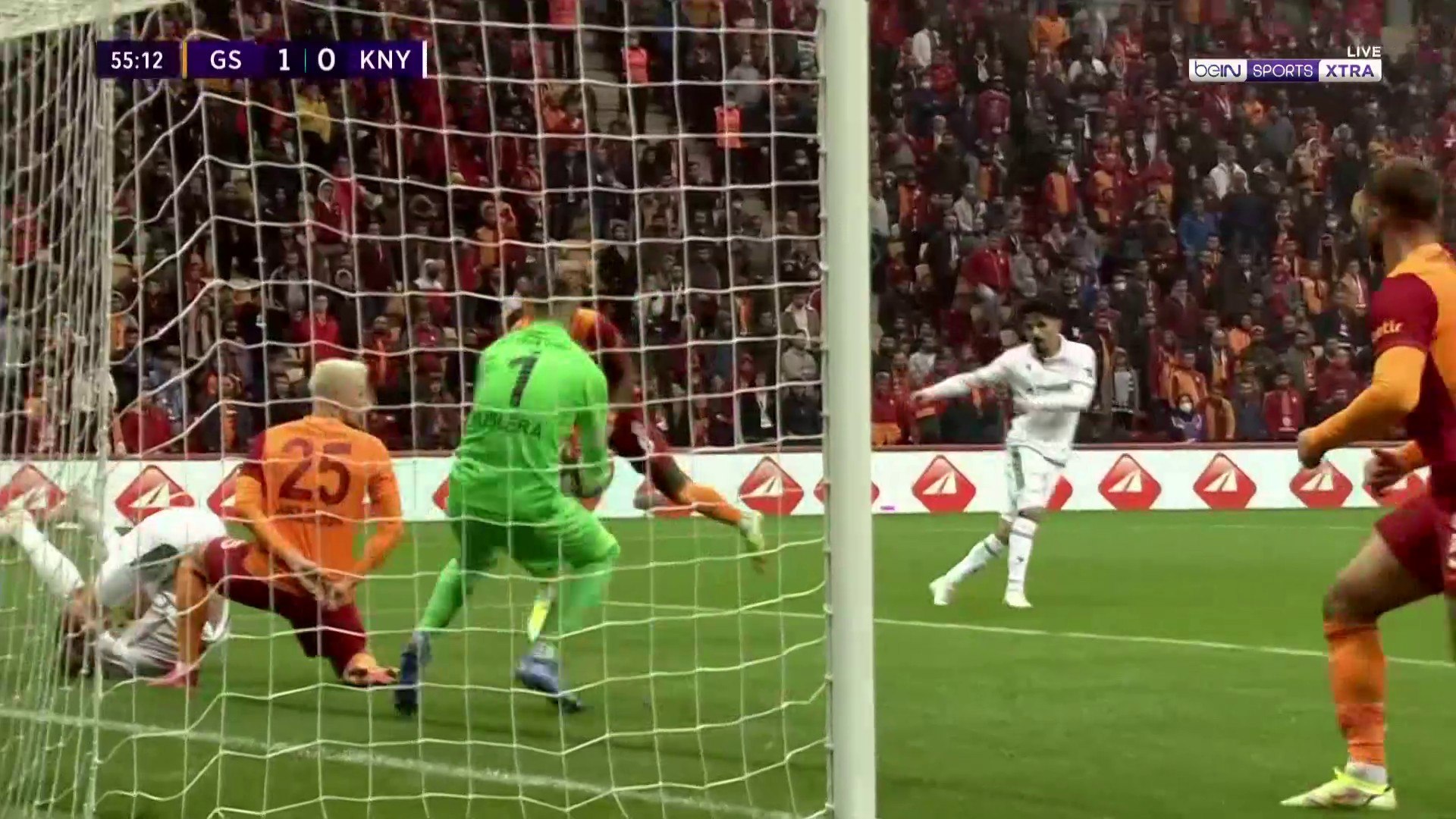 Fernando Muslera with an extraordinary save ag | beIN SPORTS