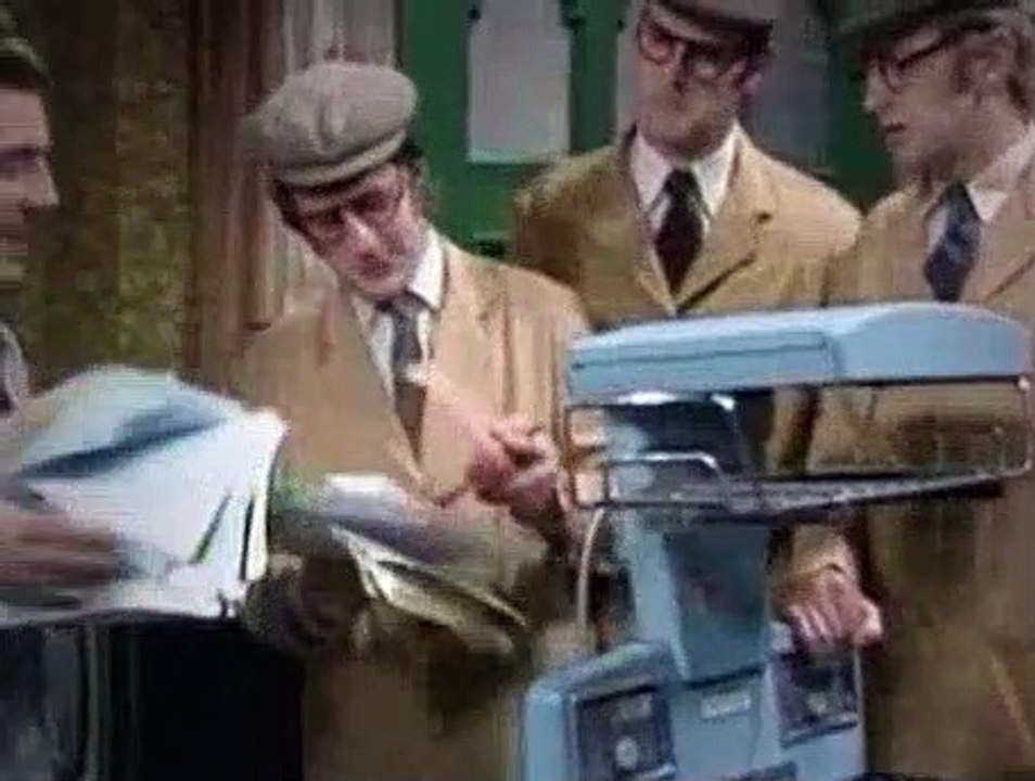 Monty Python's Flying Circus Season 2 Episode 1 Dinsdale - video ...