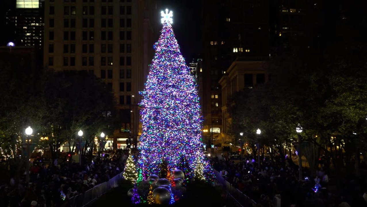 A return to holiday traditions as Chicago holds its 108th tree lighting ...