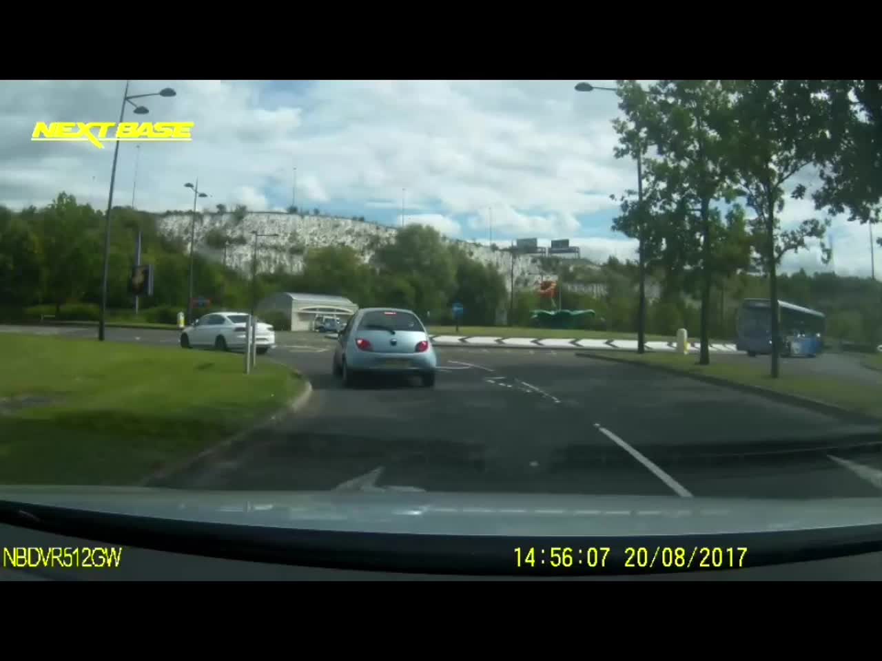 Arriva Fastrack bus skips red light at Bluewater