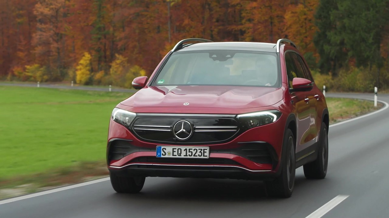 The new Mercedes-Benz EQB 350 in Patagonia red Driving Video - video ...