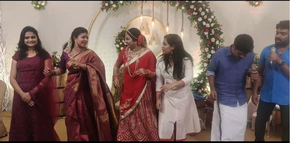 Kudumbavilakku Fame Noobin Johny Opens Up About His Love Story And ...