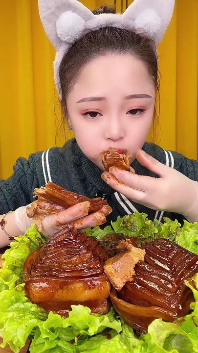 Yummy ASMR Chinese Mukbang Eating Spicy Braised Pork Belly, Pork Leg ...