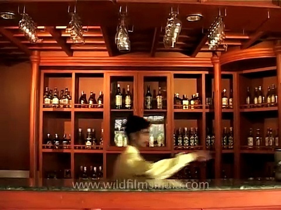 Interiors of a resto bar in Kerala... - video Dailymotion