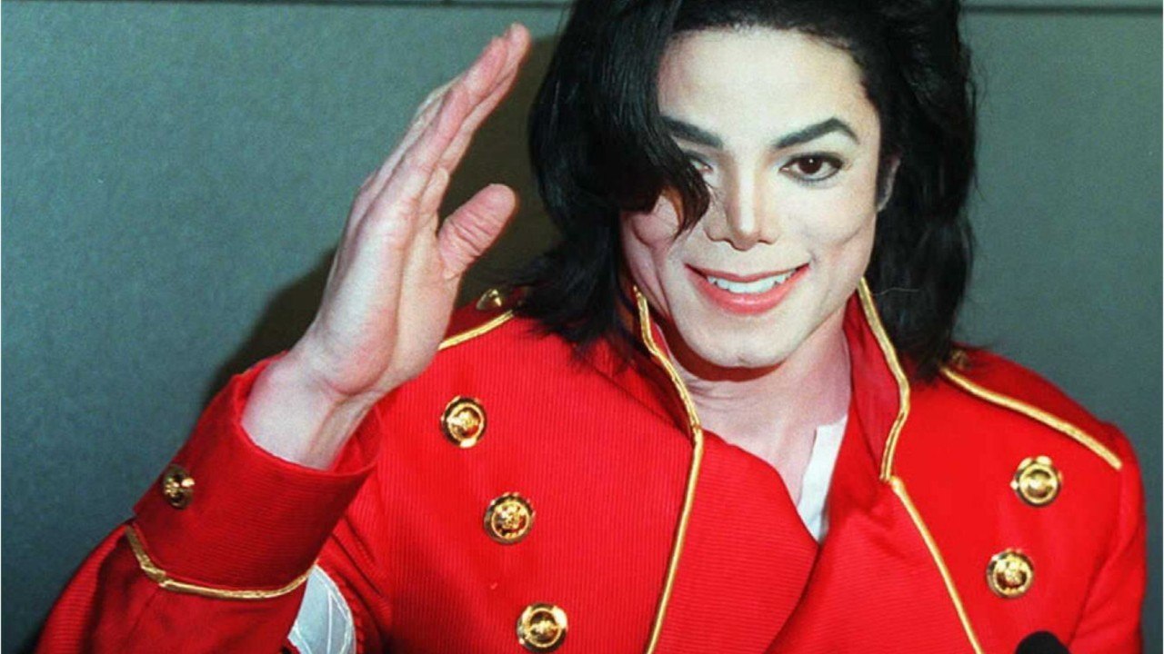 VOICI - Michael Jackson « ignoré " par la reine Elizabeth II : ses ...