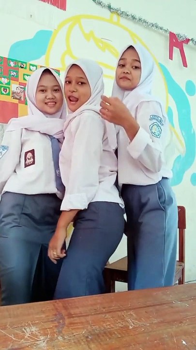 TIKTOK VIRAL Berdemage Kali Tik Tok SMA Body Goals Gunung Gede ...