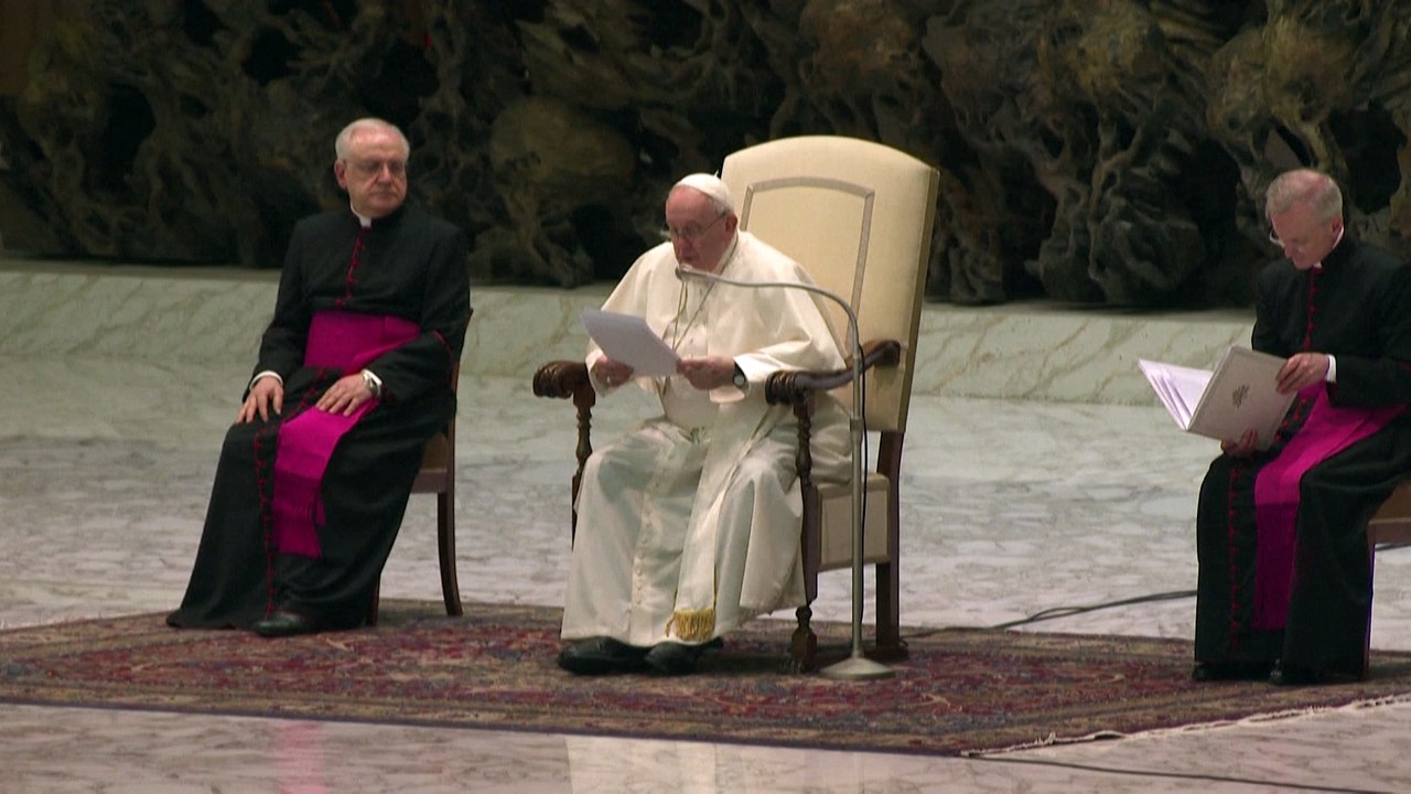 A shouting man denouncing the Church disrupts an audience by Pope ...