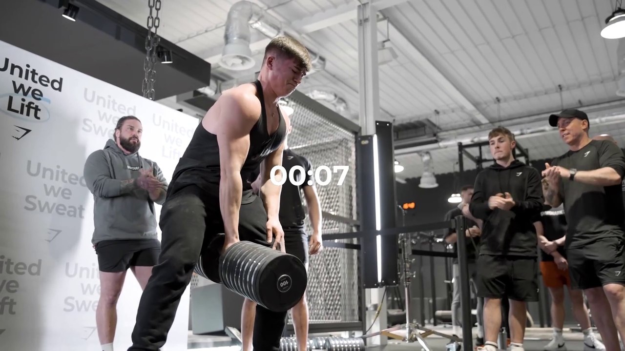 WHO CAN HOLD THE 100KG DUMBBELL THE LONGEST - STRENGTH TEST - video ...