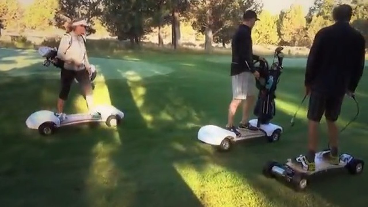 Golfboard est le nouveau skateboard des golfeurs - Vidéo Dailymotion